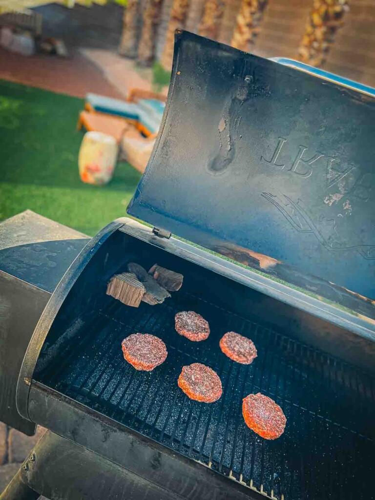 Burger Temperatures Guide: How to Cook Every Burger Perfectly - Girl ...