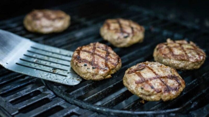 Burger Temperatures Guide: How to Cook Every Burger Perfectly - Girl ...