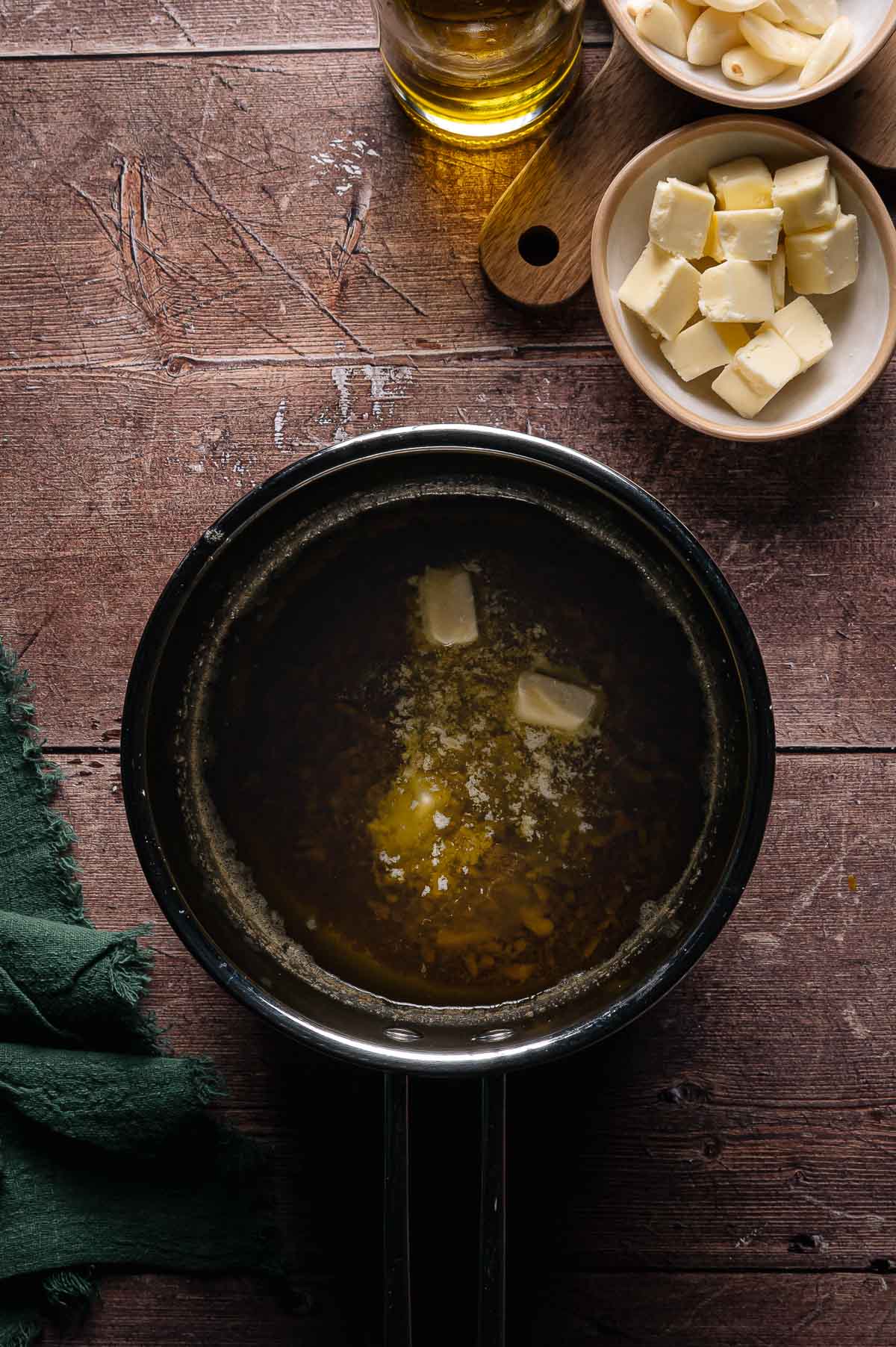 Bagna Cauda Recipe (Authentic Italian Garlic–Anchovy Dip from Piedmont)