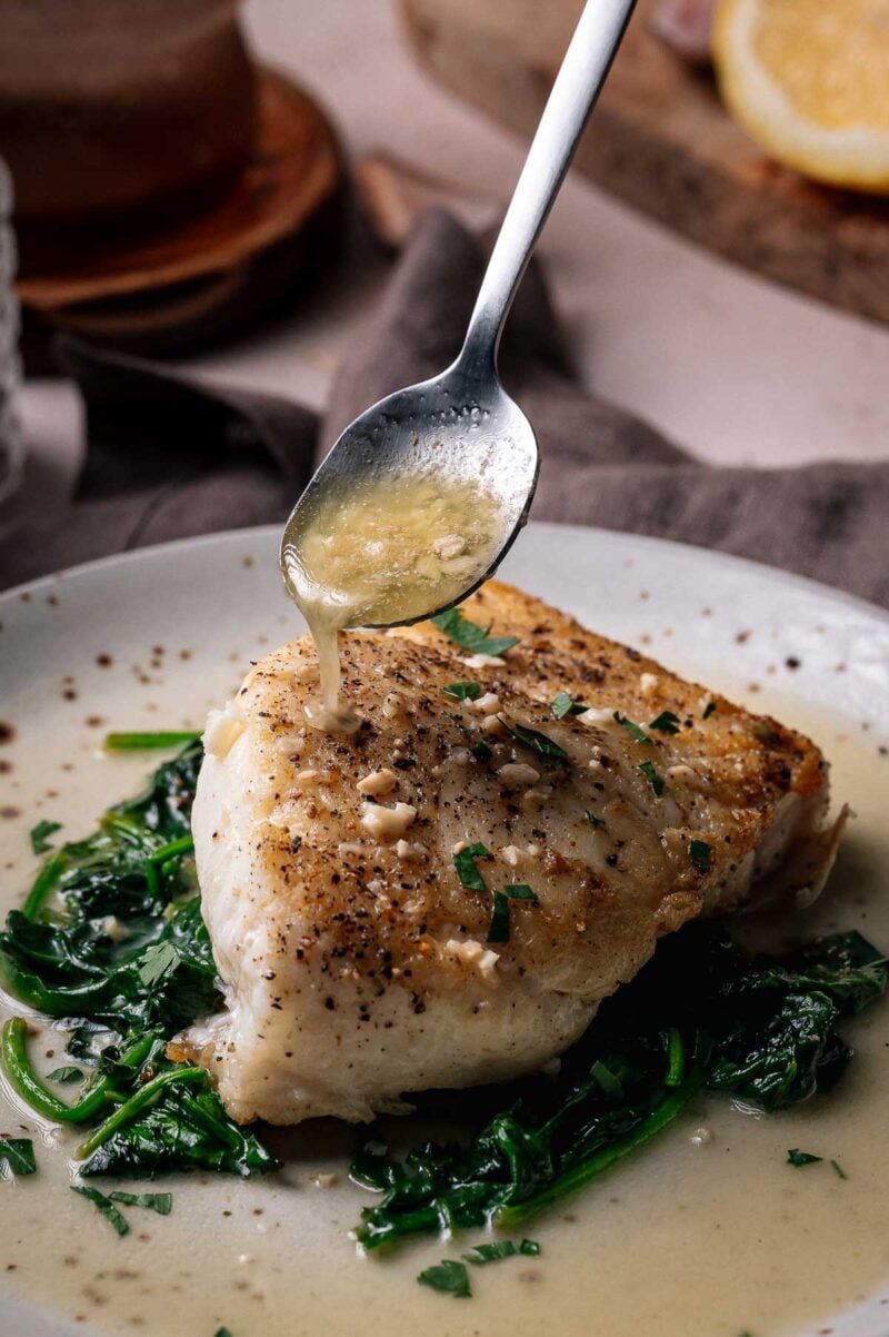 Pan Seared Halibut with Lemon Butter Sauce (Perfectly Cooked Fish ...