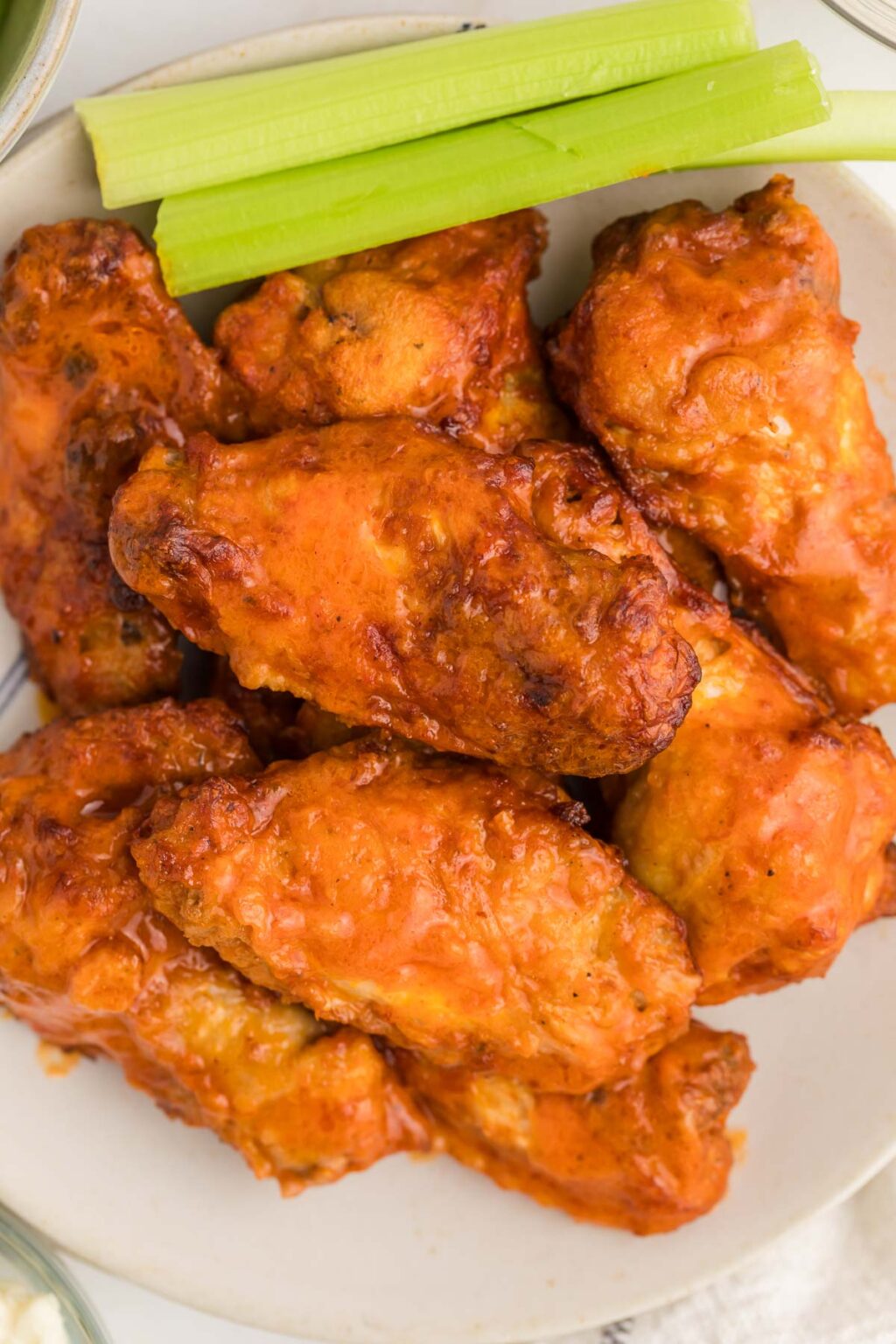Frozen Chicken Wings in the Air Fryer (Crispy, Saucy, No Thawing ...